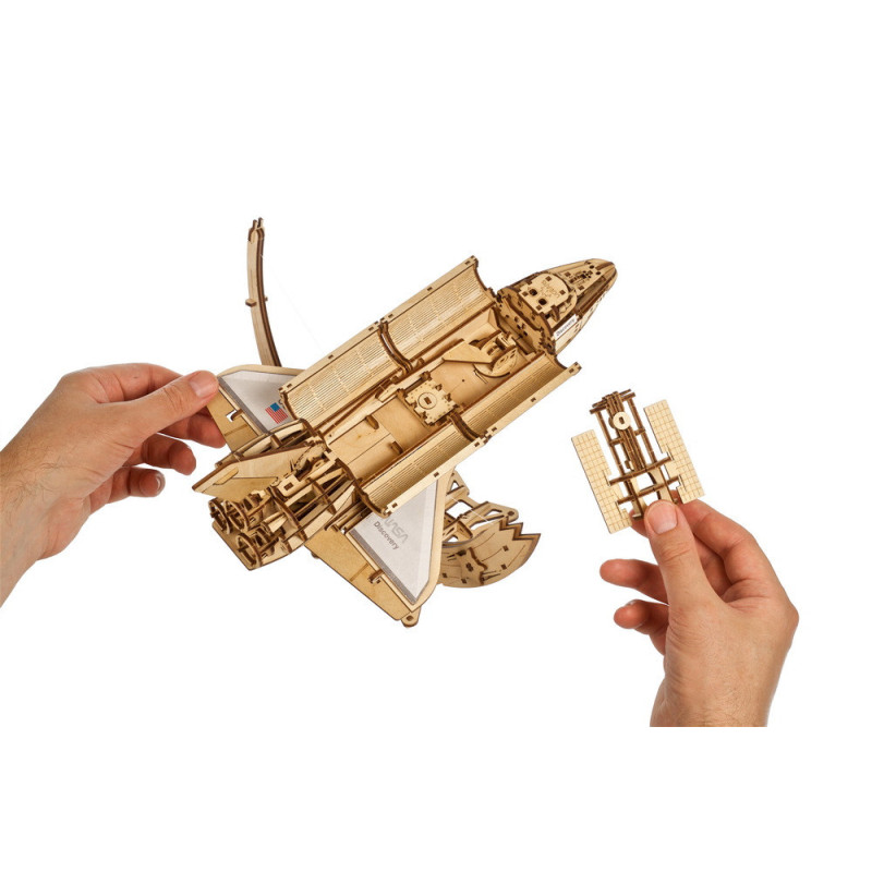 NASA Space Shuttle Discovery model kit