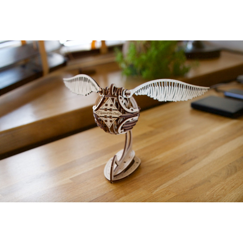 Golden Snitch™ mechanical model kit